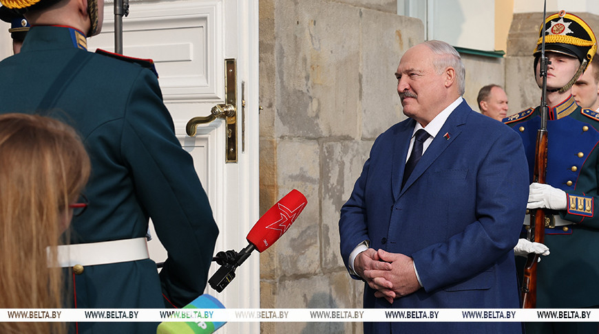 Lukashenko sobre el plan de von der Leyen y el "paraguas atómico" de Macron